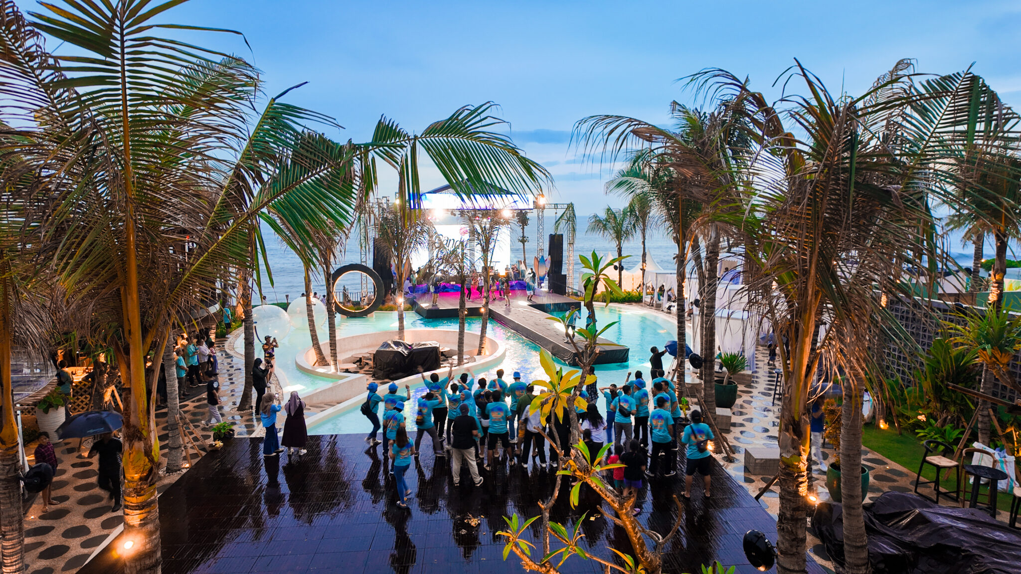 First Cultural Beach Lounge - Moonstone